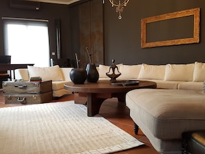 Apartamento luxo | Área de estar | TV de tela plana