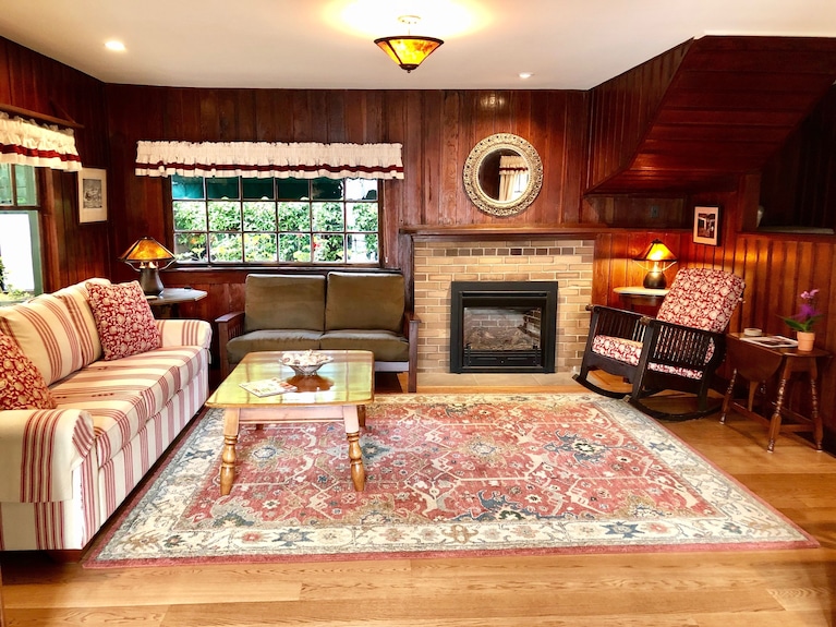 Adorable Seabright Bungalow - Steps To The Beach! - 몬트레이 만