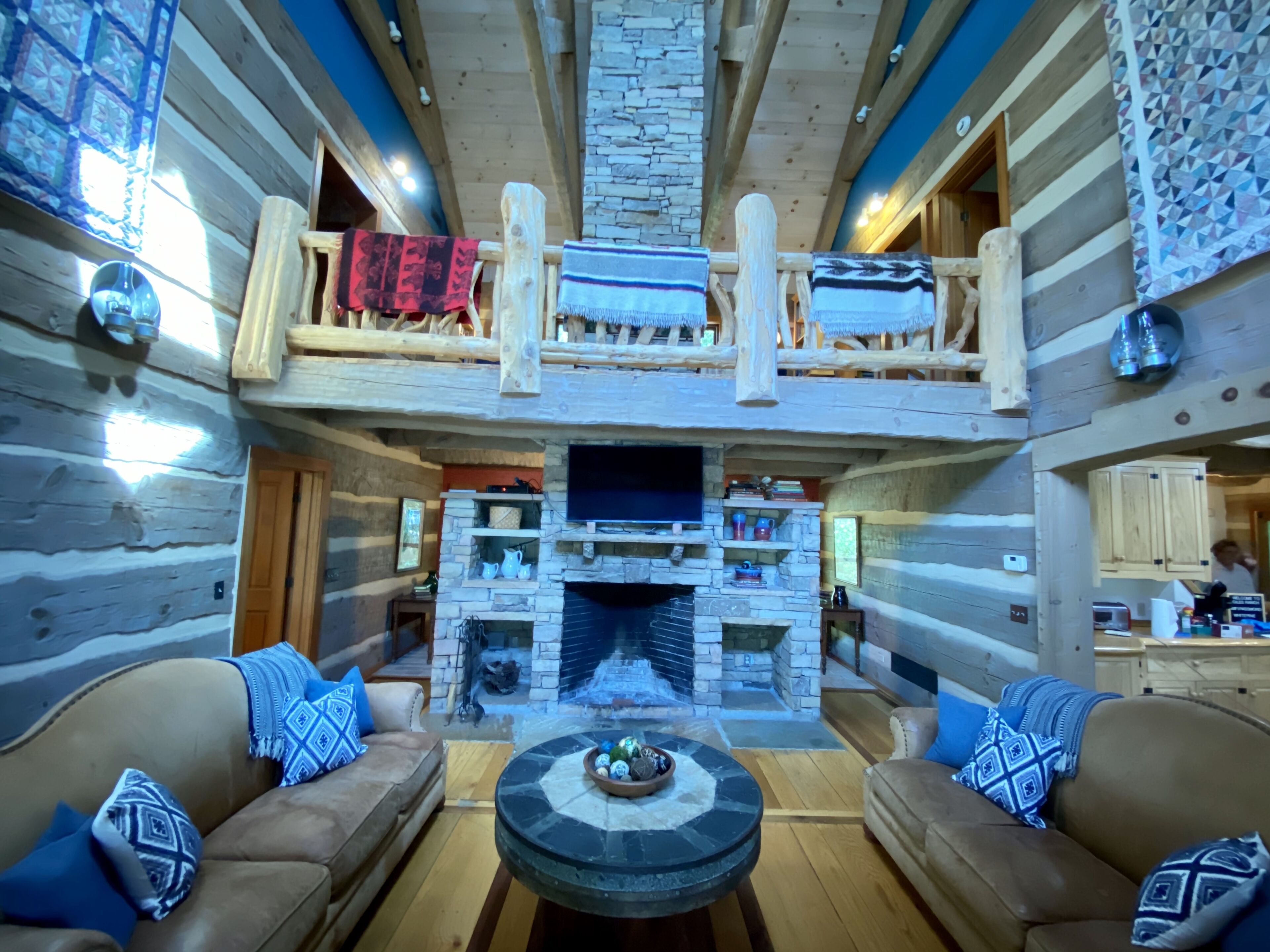 Luxury Log Home. Douglas Lake Estate. 40 Acres With Only 2 Homes. - Dandridge, TN