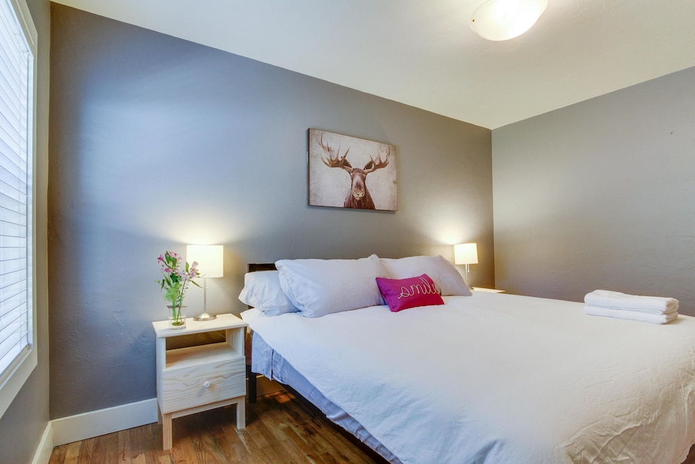 Modern Cottage Charm & Walk To Downtown Bend - Bend, OR