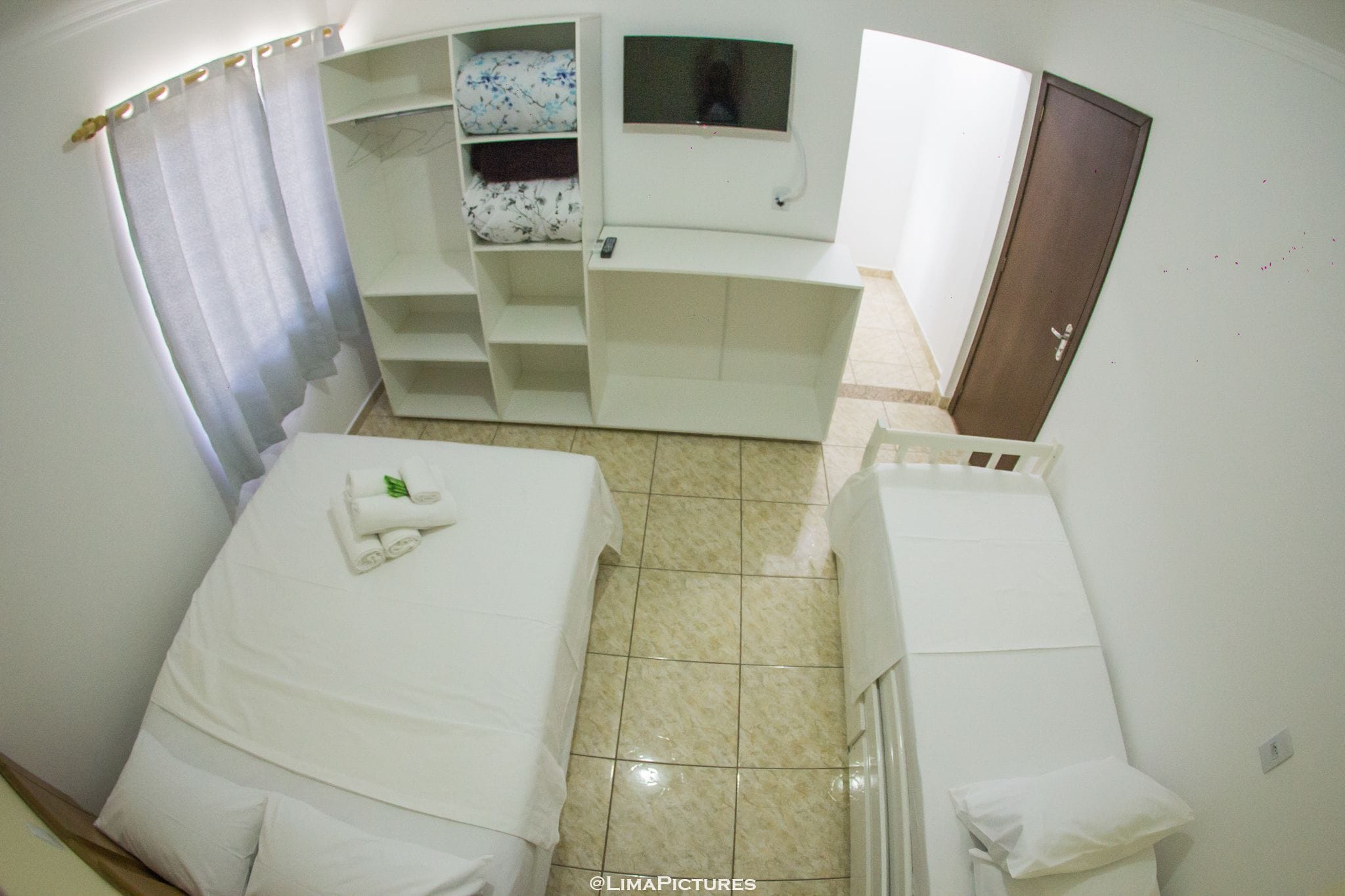 Ferro/tábua de engomar, Wi-fi grátis, roupa de cama fornecida 