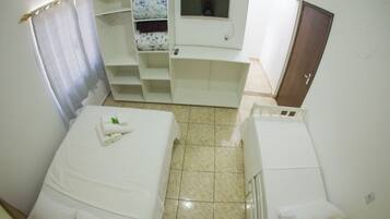 Ferro/tábua de engomar, Wi-fi grátis, roupa de cama fornecida