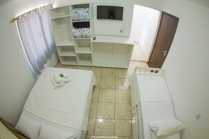 Ferro/tábua de engomar, Wi-fi grátis, roupa de cama fornecida 