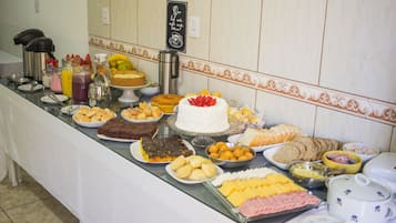 Pequeno-almoço tipo buffet diário incluído