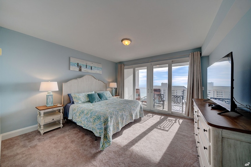 Welcome To The Beach At The Laketown Wharf! Huge Inviting Condo With Gulf Views. - Panama City Beach, FL