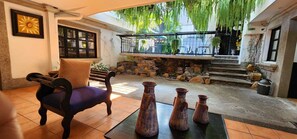 Smart TV de 40 de polegadas com canais por cabo, Netflix, filmes pagos 