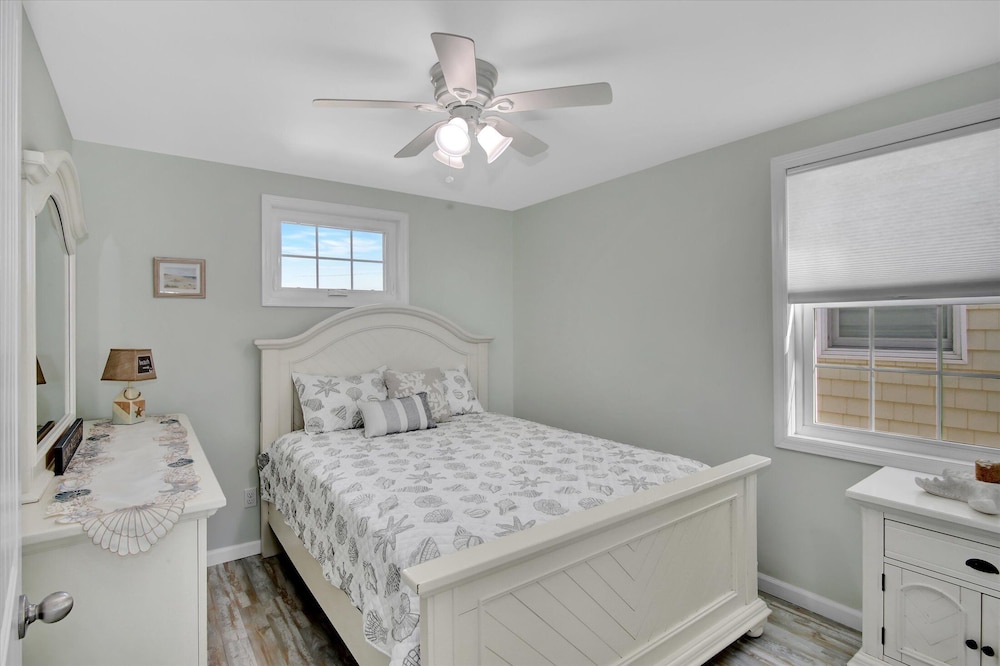 2 Blocks From Beach, Boardwalk & Bay! - Toms River, NJ