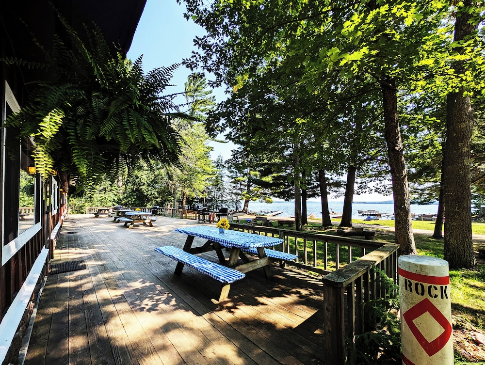Pov Lake Resort & Glamping Campground - Eagle River, WI