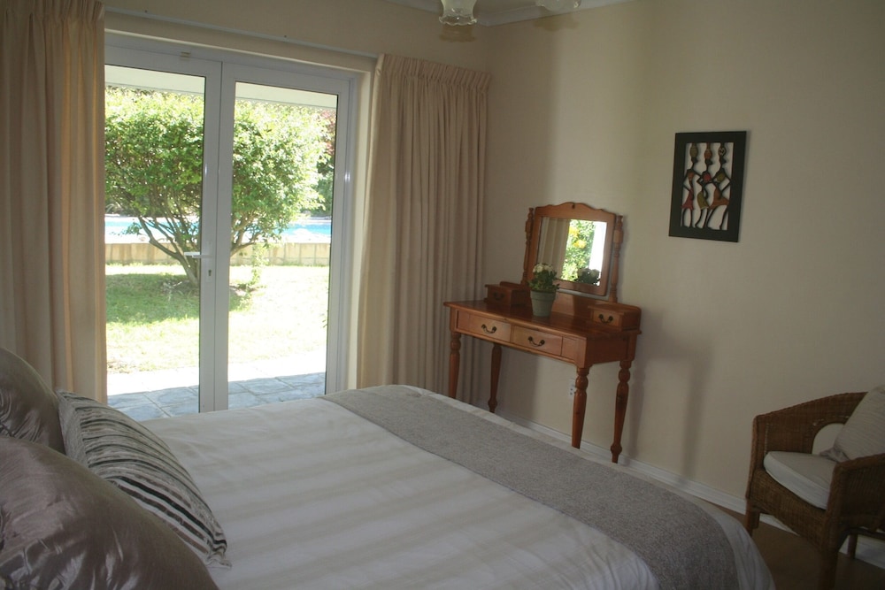 Delightful Cottage In Splendid Surroundings With Its Own Private Pool - Western Cape