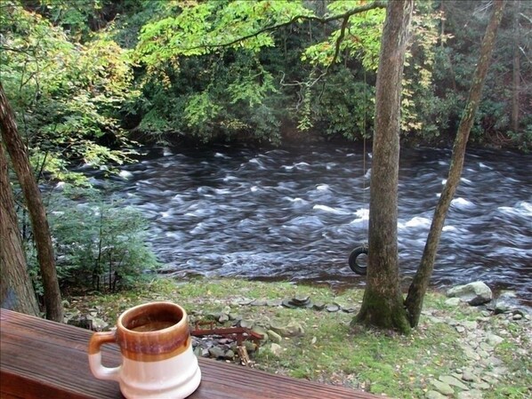 Bushkill Creek Waterfront Chalet Near Bushkill Falls - Bushkill | Vrbo
