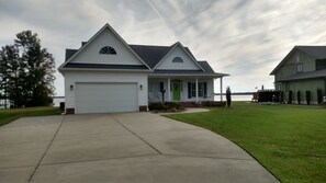 Bay Tree Lake Waterfront Home near White Lake NC sleeps 12 - Harrells ...