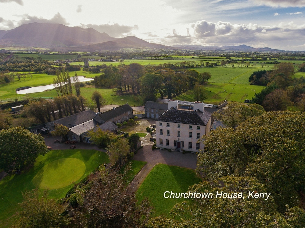 Luxurious 18th Century Manor House \Nlocated On The Grounds Of Beaufort Golf Club - Killarney