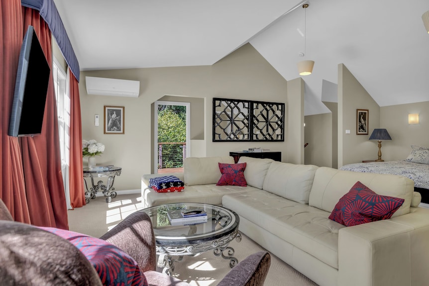 Camellia Lodge | Mt Wilson | 24 Acres Of Established Heritage Botanical Garden - Blue Mountains