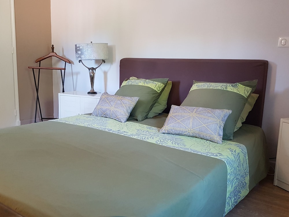 Provence Between Aix And Luberon - Aix-en-Provence