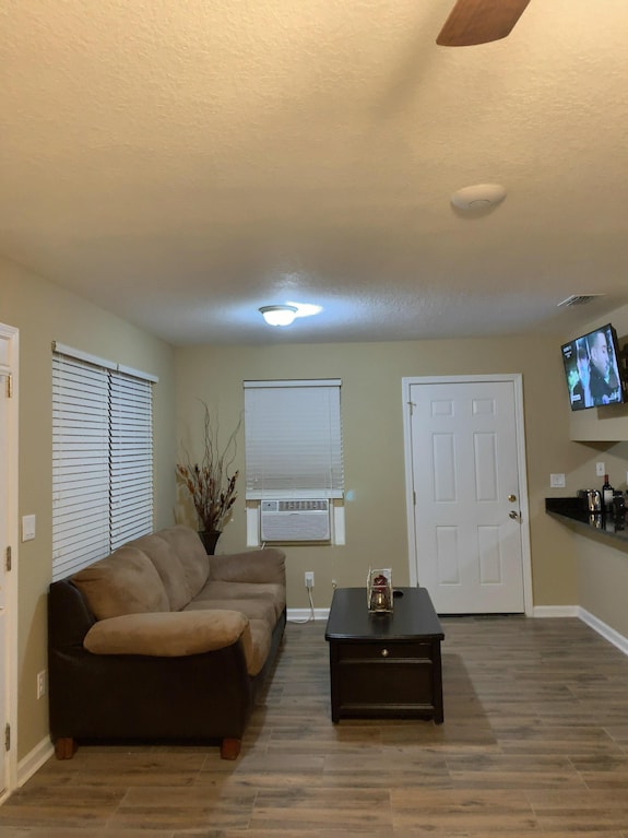 Luxury Suite Hilda S - Orange Park, FL