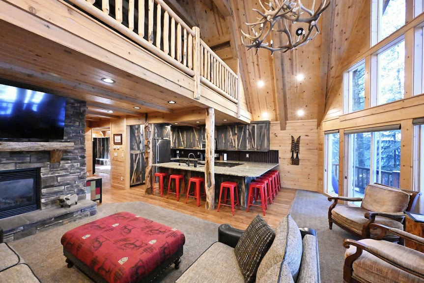 Lake Escape | On Henrys Lake Outlet | Private Boat Dock | Hot Tub - Henrys Lake, ID