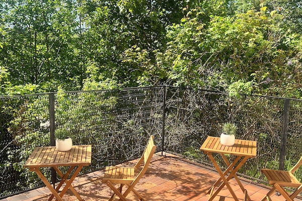 Terraço com espreguiçadeiras