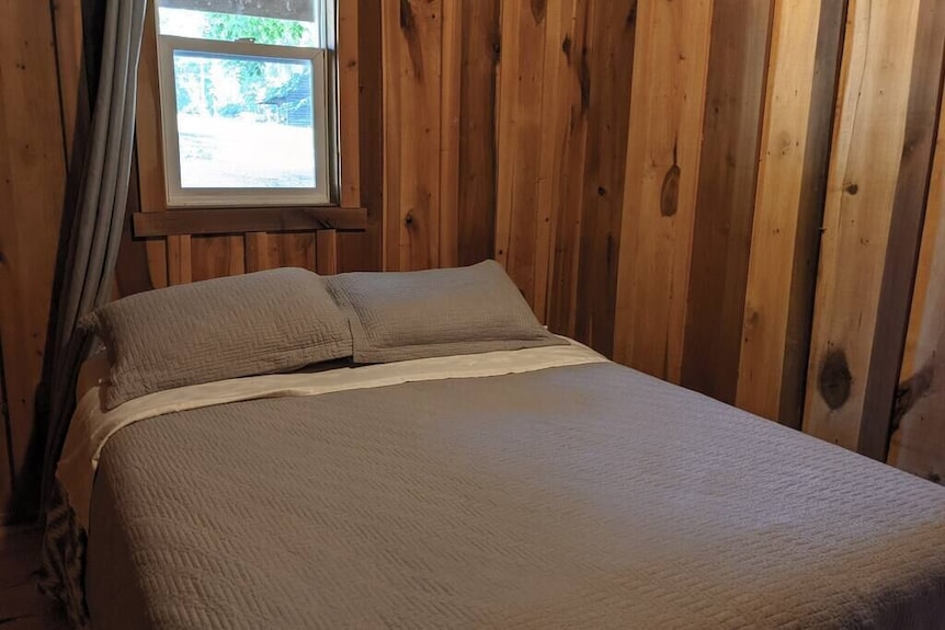 "Flatts" Deluxe Camping Cabin #6 | Pet Friendly - Nashville, IN