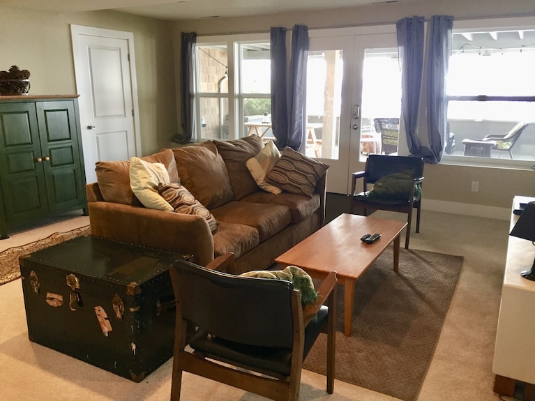 Lake And Mountain Views - 2 Bedroom, 3/4 Bath - 벨뷰