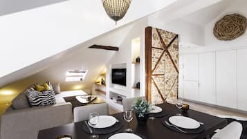 Apartamento, 2 quartos, 2 banheiros (Duplex) | Área de estar | TV de tela plana