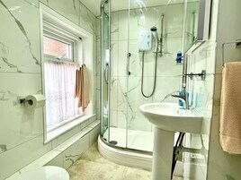 Apartamento conforto, suíte, vista para o jardim (4) | Banheiro