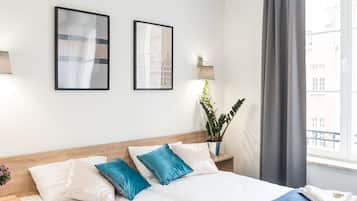 Quarto Duplo ou Twin Superior | Cofre no quarto, secretária