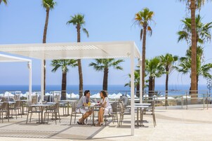 Bar à beira da piscina