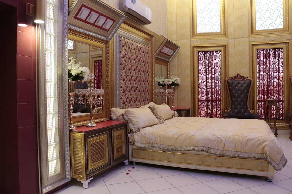 Suite Premium, 2 camas de casal, acessível, fumadores | 4 quartos, edredões de penas, camas de colchão viscoelástico 