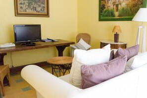 Suite (Alma) | Sala | TV de ecrã plano, leitor de DVD, matraquilhos, ténis de mesa 