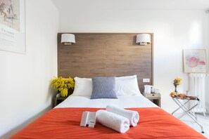 Quarto casal clássico, 1 cama de casal, para não fumantes | Individualmente decorados, individualmente mobiliados, cortinas blackout