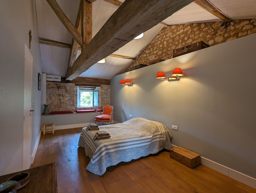 Pavillon De Charme Dans Château De Famille - 15km D'angoulême- 8 Personnes - Angoulême