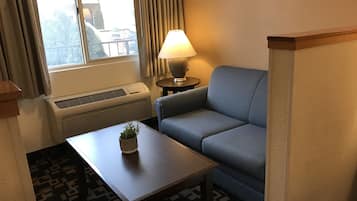 Suite, 1 cama king-size, não fumadores | Cortinas/cortinados opacos, ferro/tábua de engomar, camas desdobráveis
