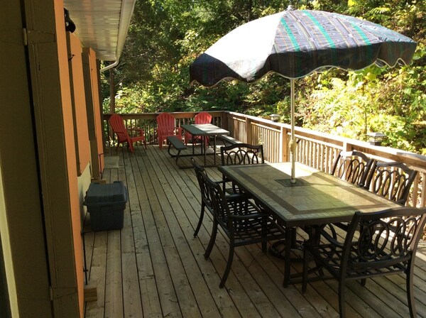 3 Levels W\/ 9 Comfy Beds. Steps From Pinery Park, Ideal For Large Groups - Grand Bend