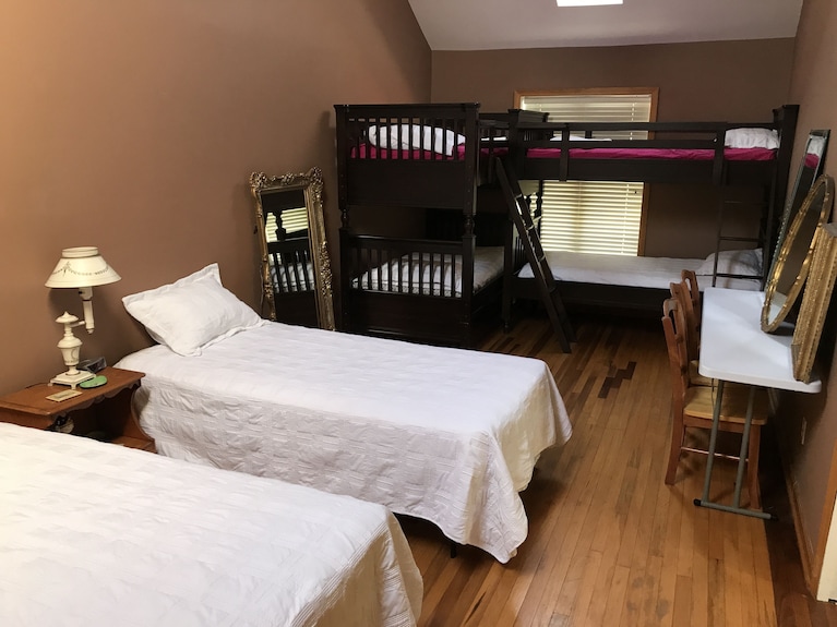 Pet & Family Friendly Log Cabin On Family Farm - Pennyrile Forest State Resort Park, Dawson Springs