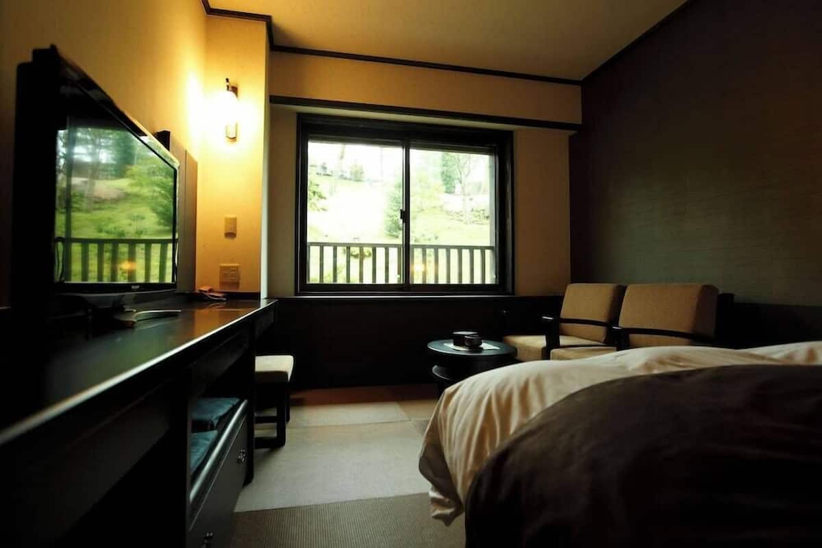 Cofres nos quartos, ferros/tábuas de passar roupa, Wi-Fi de cortesia