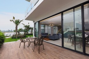 Villa, 2 quartos | Roupa de alta qualidade, edredões de penas, minibar, cofre no quarto 