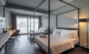 Thailand Family Suite | Escrivaninha, Wi-Fi de cortesia, roupa de cama