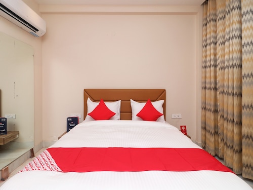 Oyo 24754 Hotel Good Luck House - Gurugram