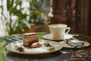 Párisi Udvar Hotel Budapest, part of Hyatt Reviews, Deals & Photos 2023 ...