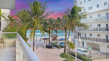 Apartamento superluxo, 2 quartos | Vista da sacada