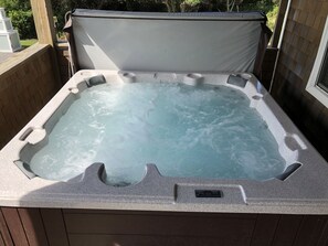 5 star Ivey Coast 6BR, Sleeps 14,Pool,Hot Tub, 2 min walk to Ocean ...