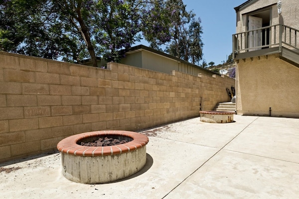 Family Getaway Central To La, Santa Barbara, & Essential California Beaches! - Camarillo, CA