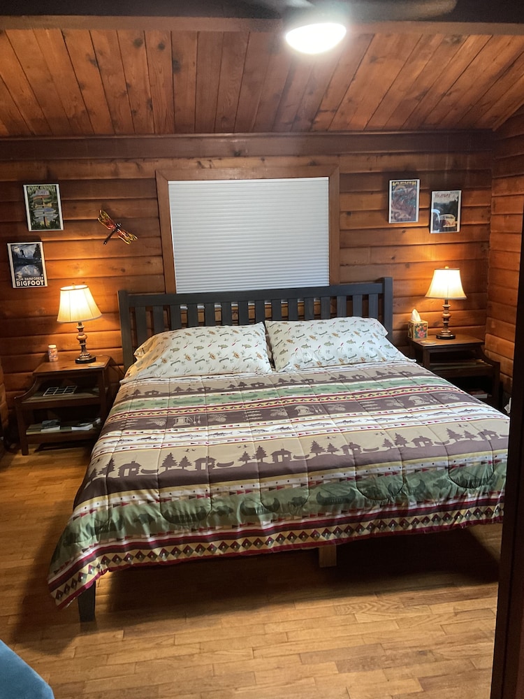 Acogedora Cabaña En El Río Sol Duc Duerme Cuatro. Cocina Completamente Equipada Y Ropa De Casa. - Forks, WA