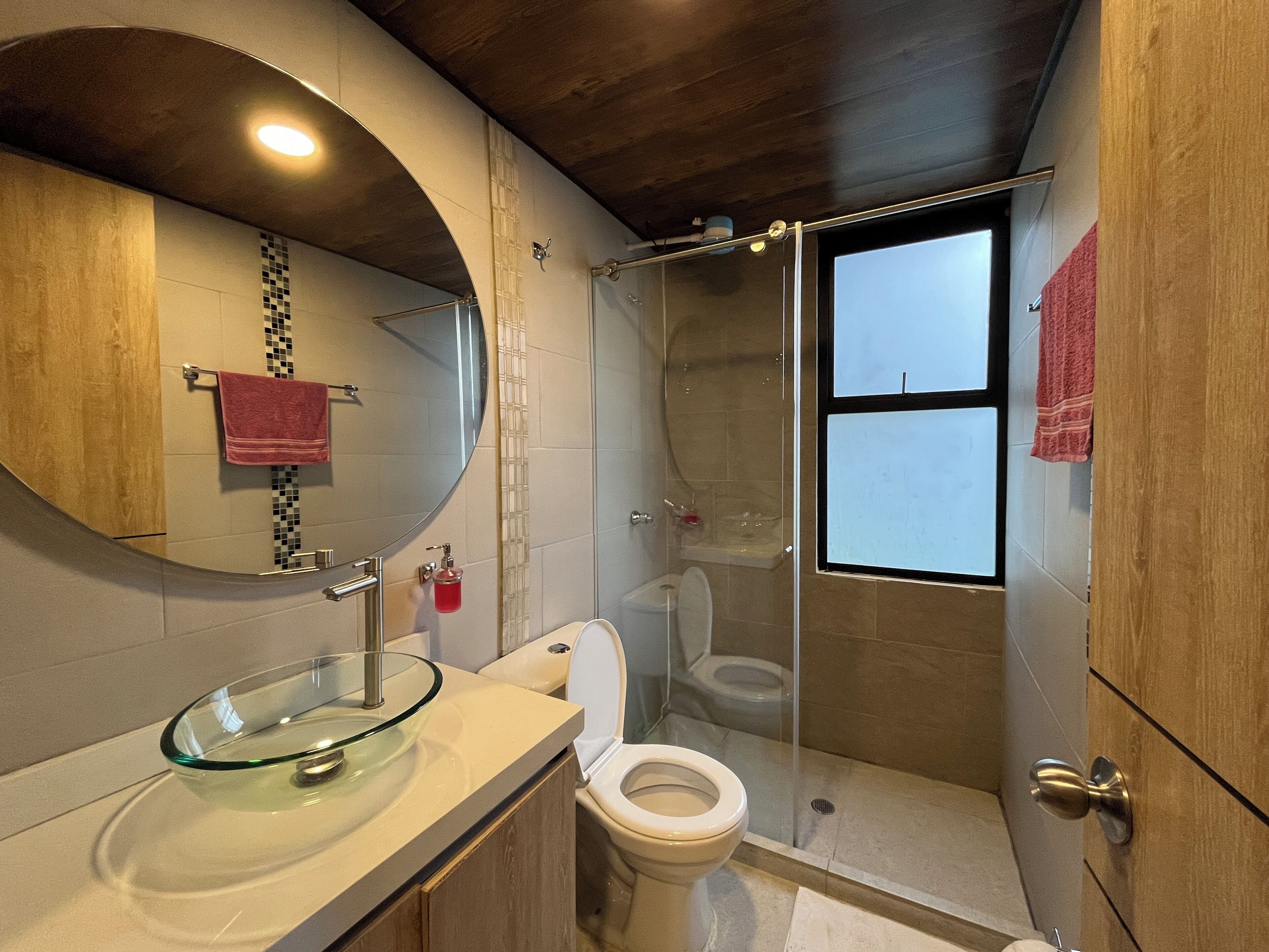 Um polibã, um chuveiro fixo 