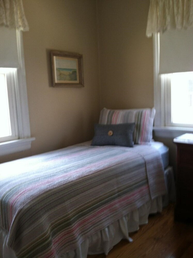 Welcome To This Adorable Cottage By The Sea, Clean And Pet Friendly - Ocean City, NJ