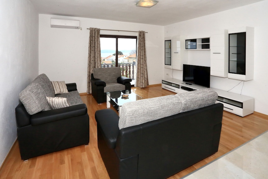 Beautiful Apartment With A Large Garden And Sea Views - Zadar