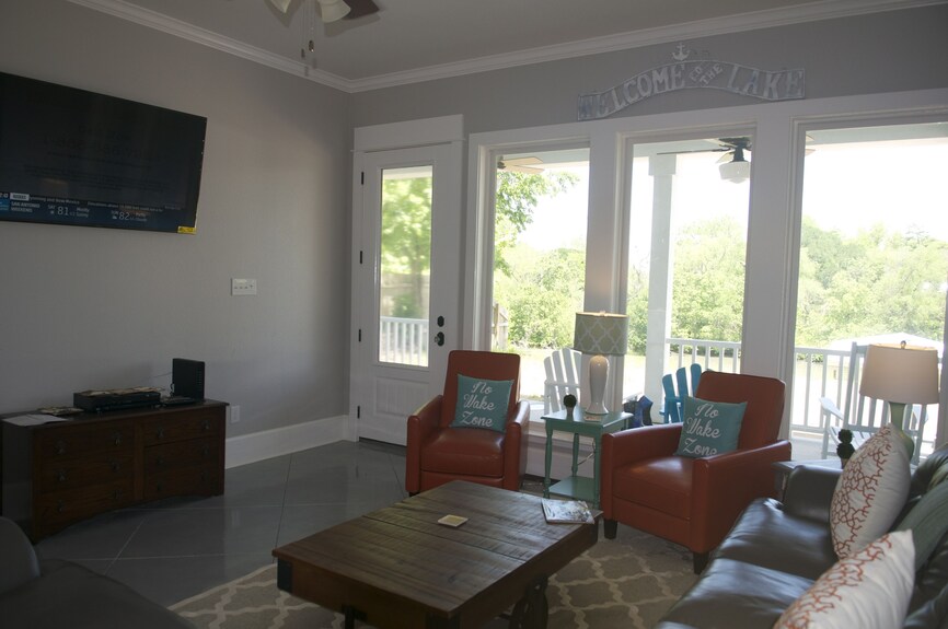 Southern Comfort Living On Lake Dunlap - New Braunfels, TX