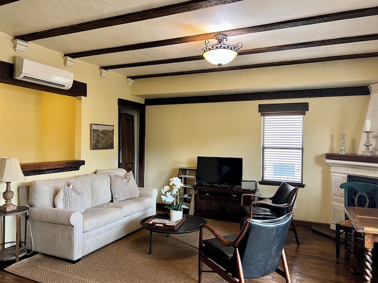 Elegant Penthouse 2 Blocks From Sonoma Plaza. - Marin County, CA