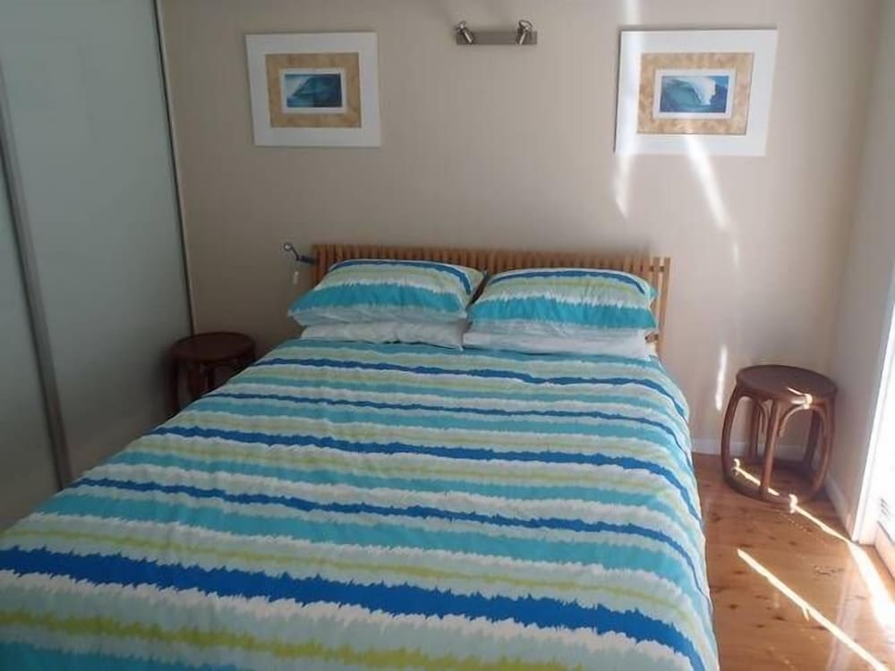 Cubbyhouse - Lake/beach/park Opposite, Pet Friendly.\nsleeps 7- 3 Bdrm, 2 Bathrm - Currarong