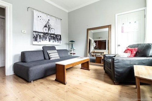 Cozy Private Suite In The Heart Of Downtown Hamilton -